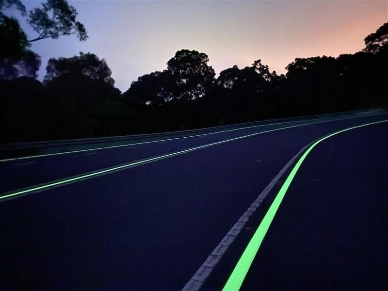 Glow road markings Bulli Pass | Have Your Say